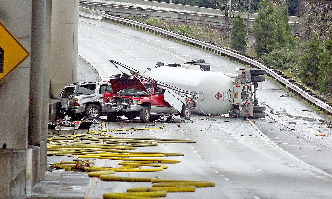 Propane Truck Crash Closes Both Directions Of I 5 In Seattle