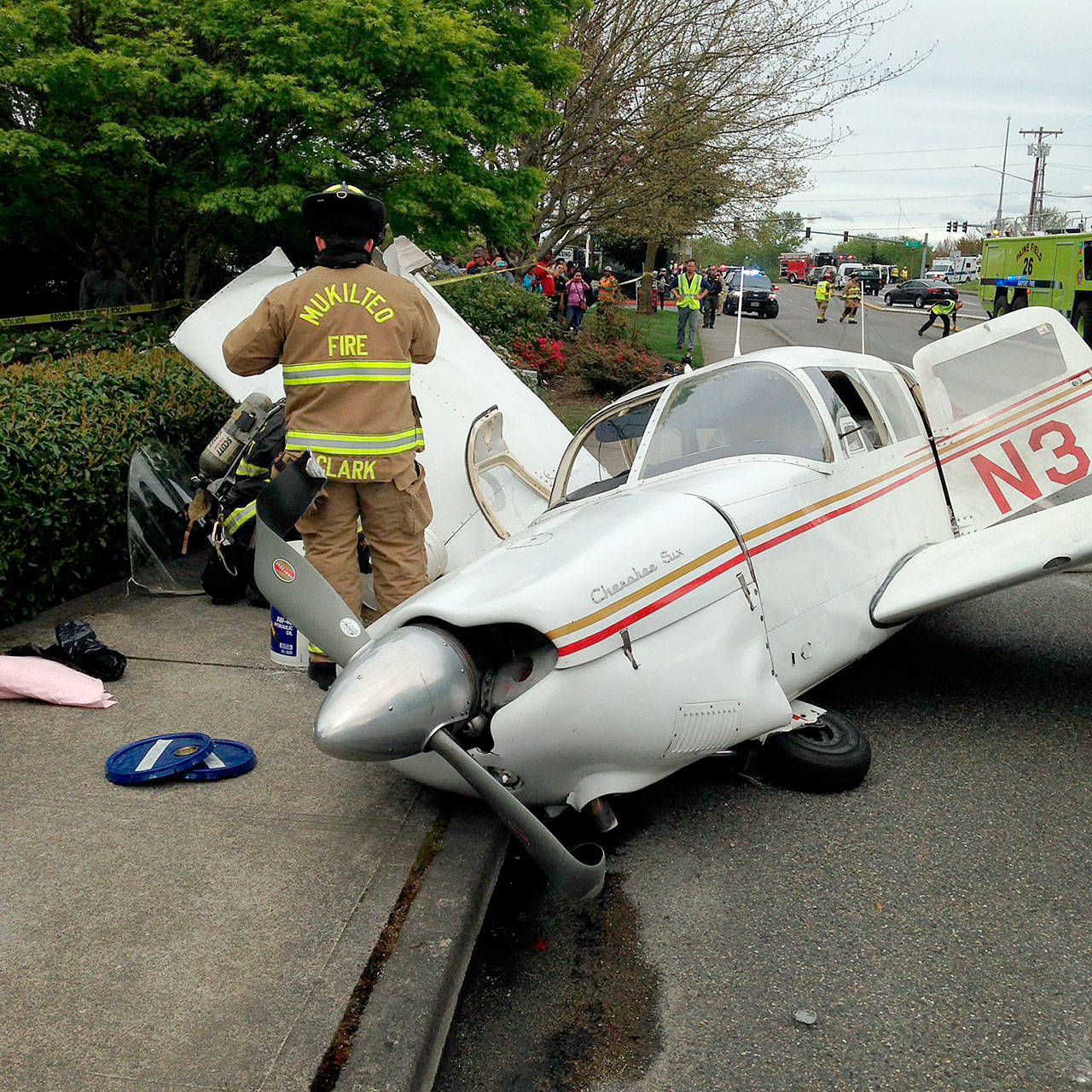 Spectacular video: Small plane crashes in Mukilteo | HeraldNet.com