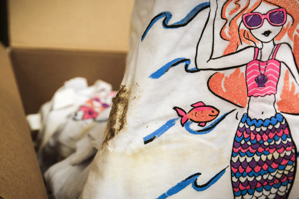 After flood, volunteers spent hours sorting, washing clothes ...