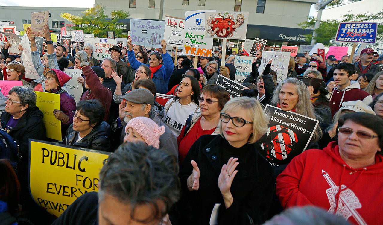 Hundreds protest Education Secretary DeVos’ visit to Bellevue ...