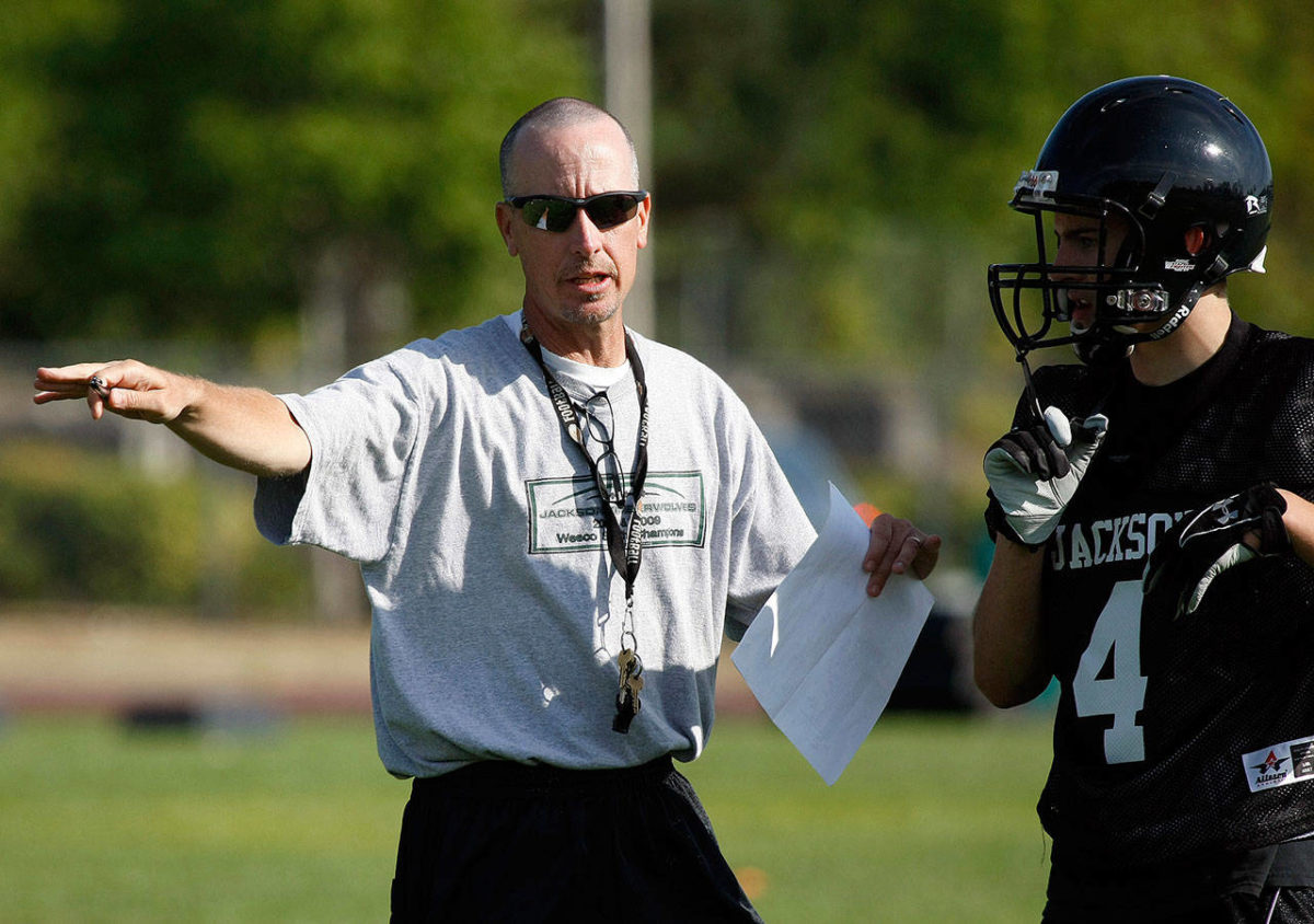 Jackson football coach resigns after 21 seasons | HeraldNet.com