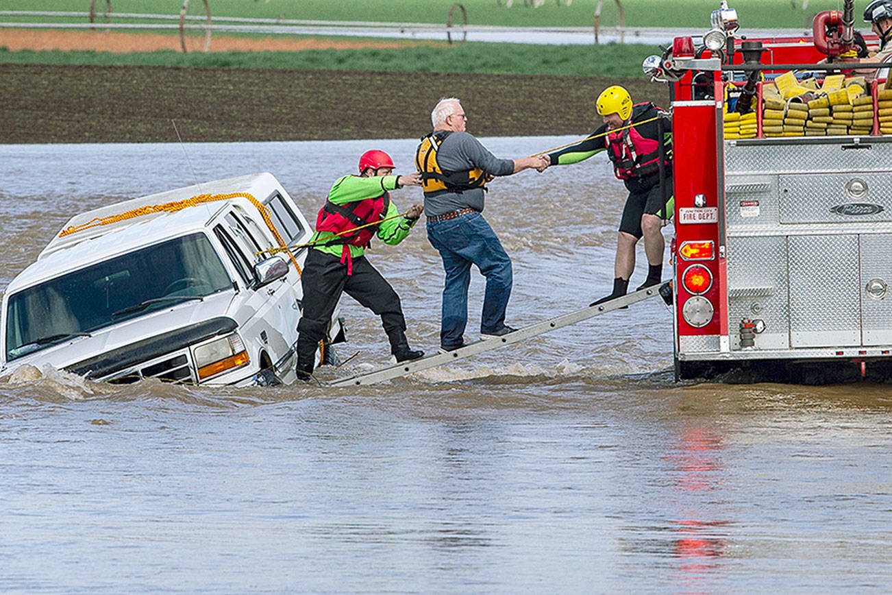 Flooding forces evacuations for 2nd day in Oregon | HeraldNet.com