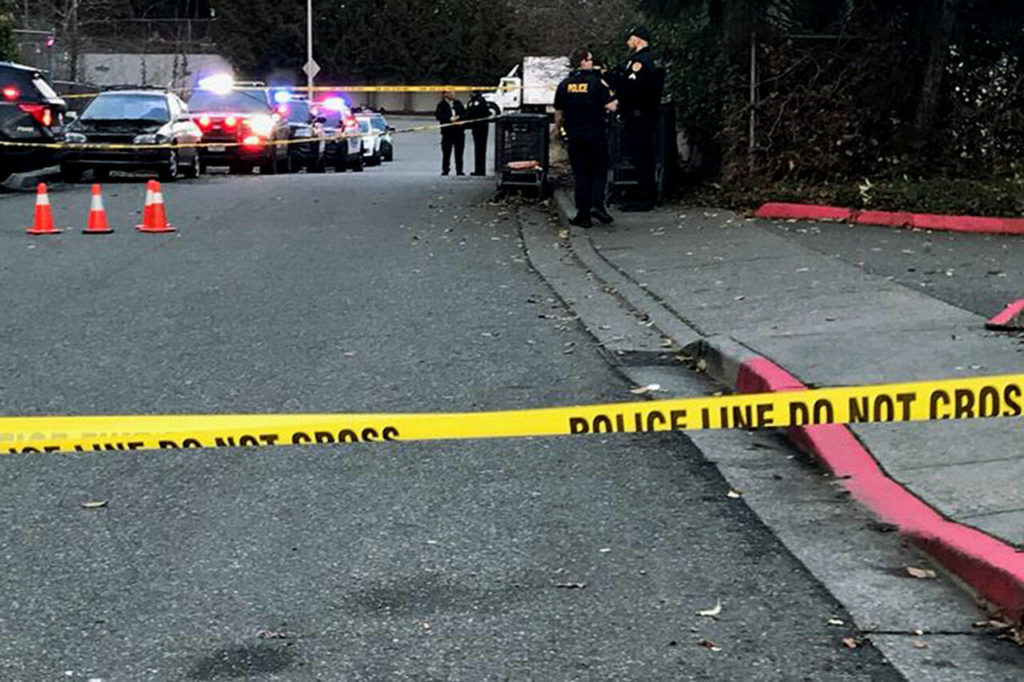 Police: 2 shot at Everett apartment building; shooter at large ...