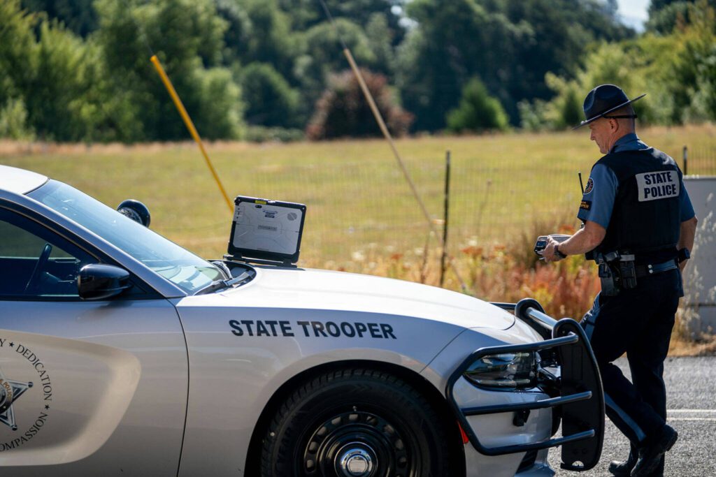 After robbery in Everett, police shoot carjacking suspect in Oregon ...