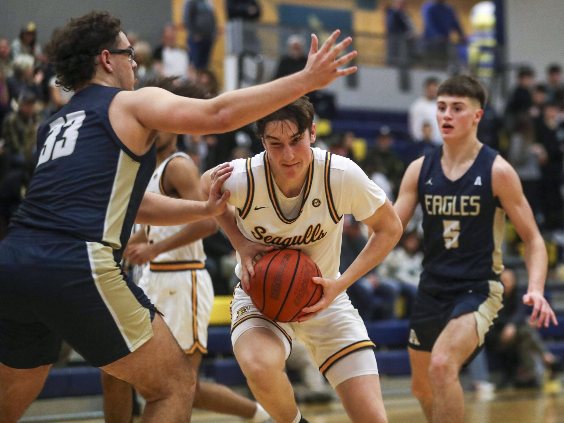 Arlington boys down Everett in Wesco 3A/2A tilt | HeraldNet.com