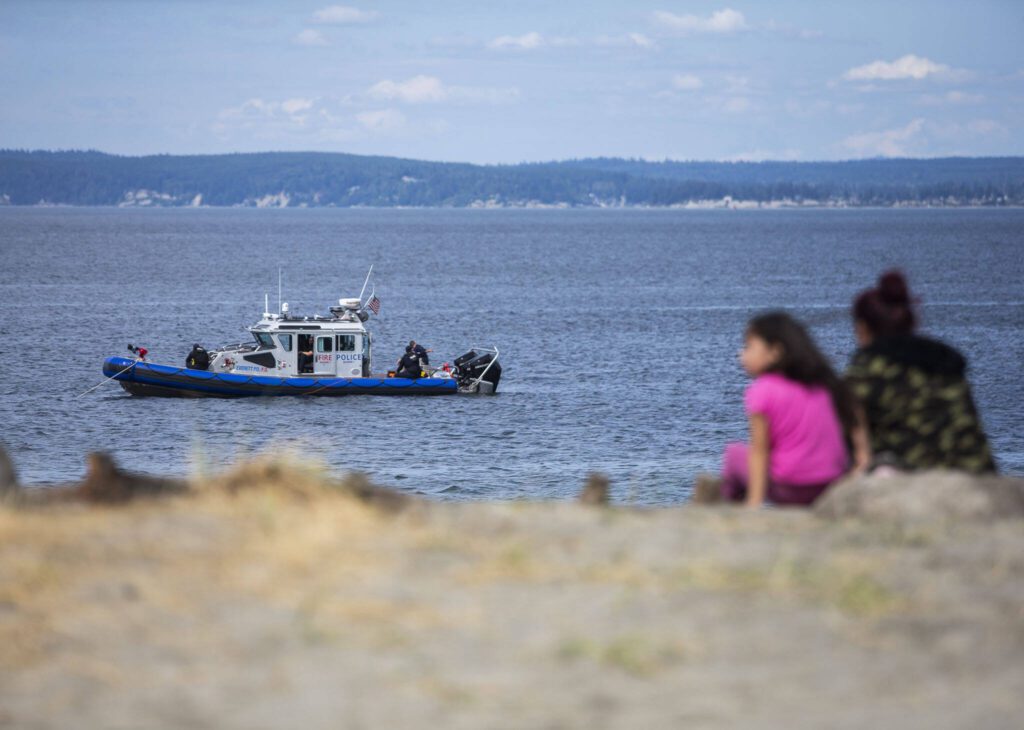 Everett police search for missing kayaker after sudden storm Sunday ...