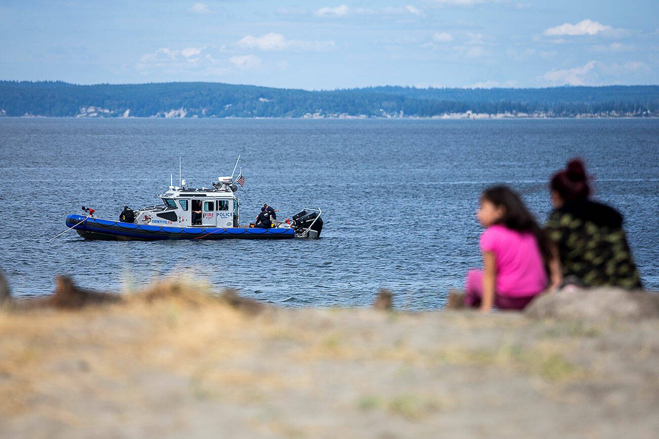 Everett police search for missing kayaker after sudden storm Sunday ...