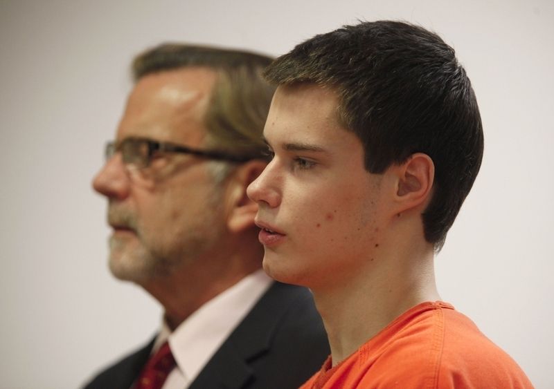 ‘Barefoot Bandit’ says his mother has died | HeraldNet.com