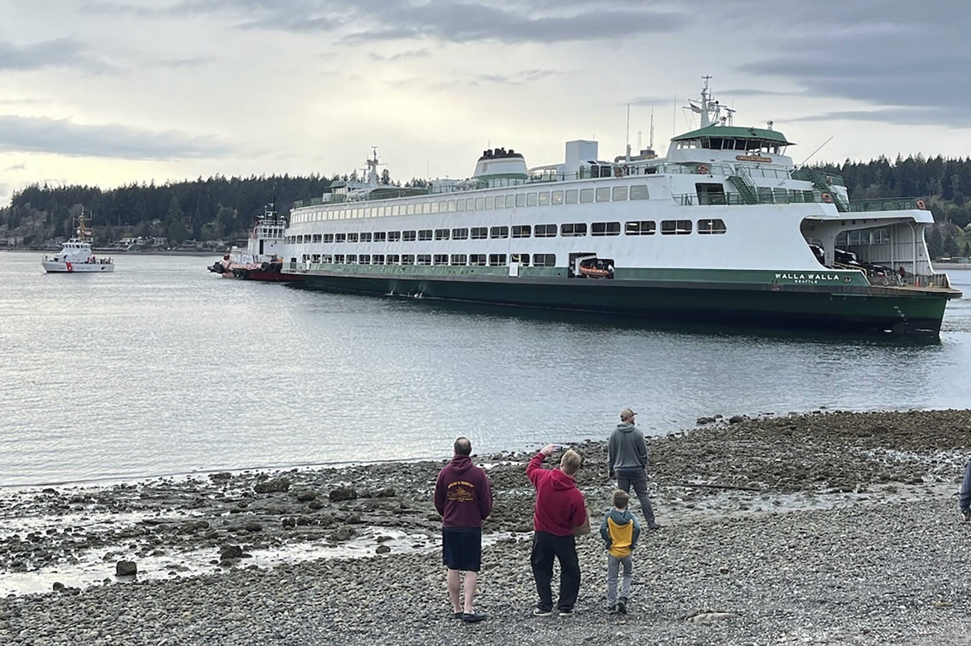 Edmonds-Kingston shuffle: 64-car ferry replaces 202-car boat, for now ...