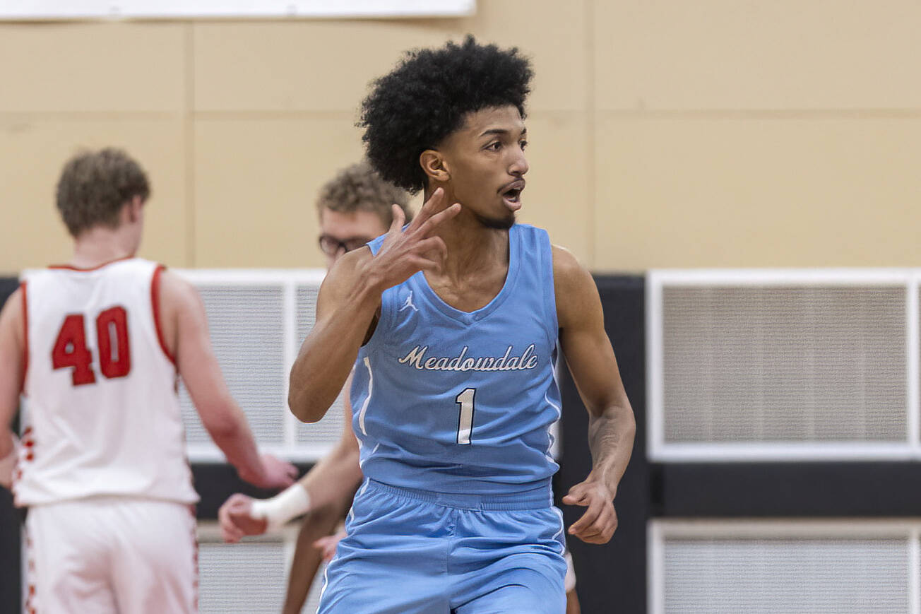 Meadowdale hangs on, advances in districts | HeraldNet.com
