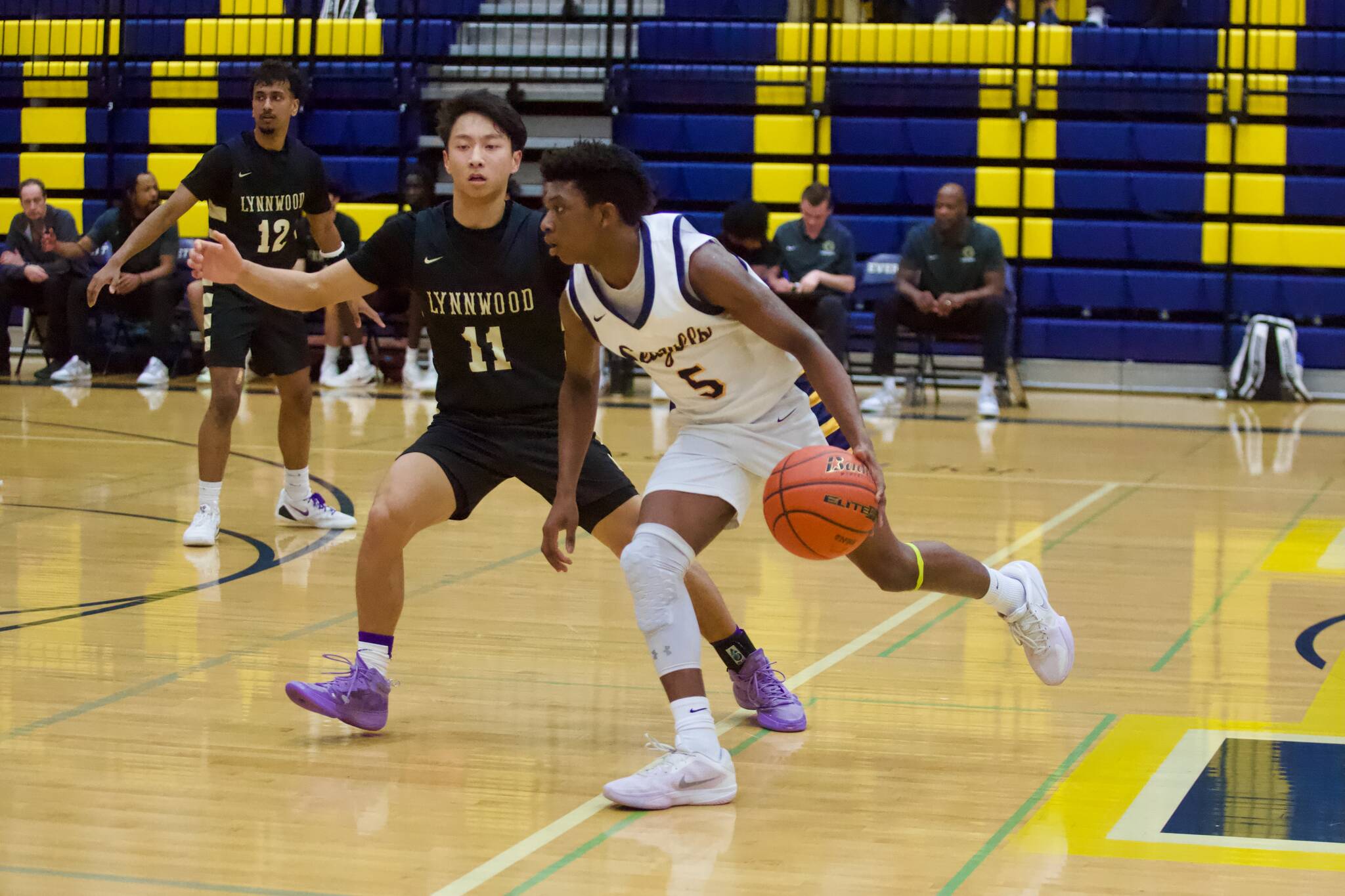 Everett boys basketball ends Lynnwood’s late-season push | HeraldNet.com