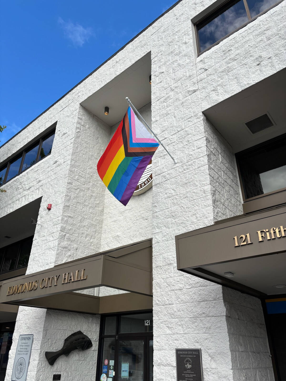 Edmonds mayor reverses pride flag decision after public pushback ...
